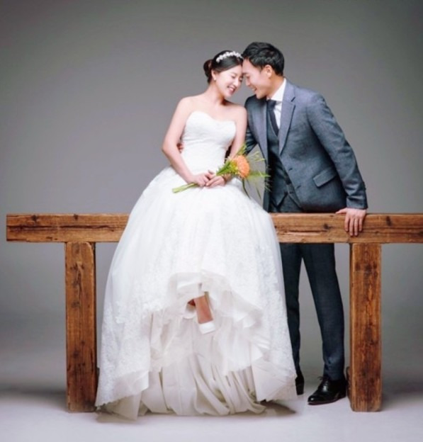 부부연기했는데 8개월 만에 실제 부부가 된 10살 연상연하 배우 커플 스포엔 뉴세이