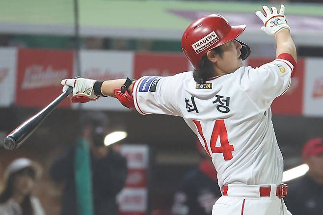 타격 훈련 시작한 SSG 최정, 이번 주 안에 '468호' 쏠까