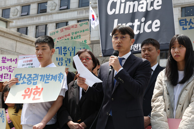 국내 첫 기후소송 공개변론 한국 온실가스 감축 책임 방기”