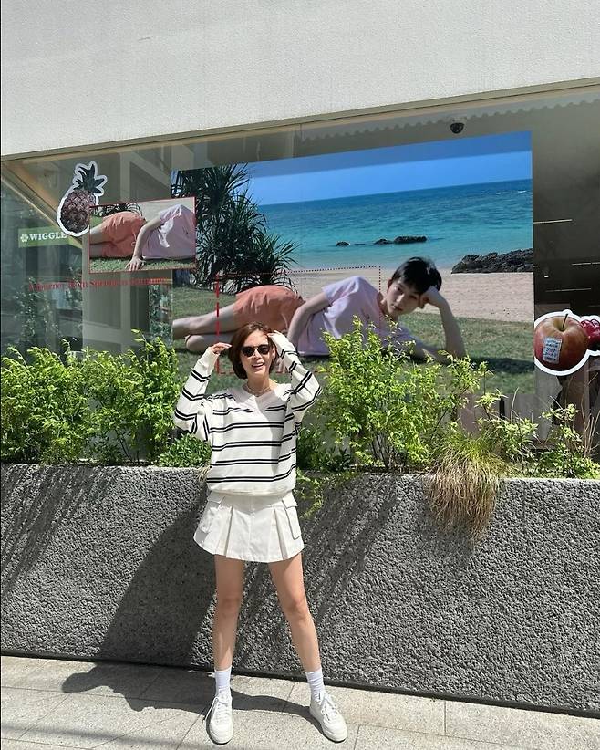 구재이 역시 모델 출신 쭉 뻗은 롱다리 놀랍다 세련된 니트 미니스커트룩 스타와 패션