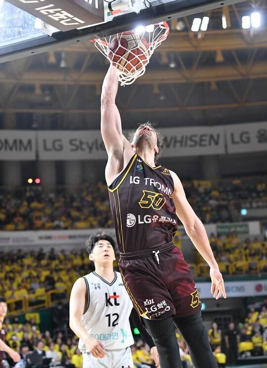 [KBL 4강 PO] 마레이의 발목을 붙잡은 것, 파울 트러블