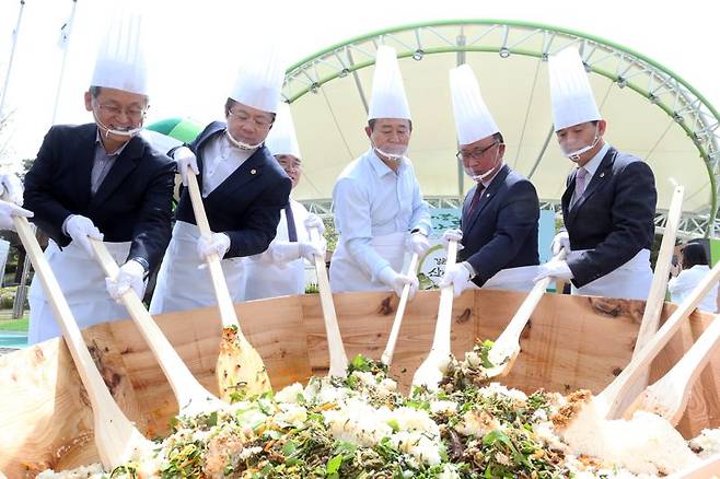 향긋한 산나물 맛보러 오세요강원 산나물 축제 개막