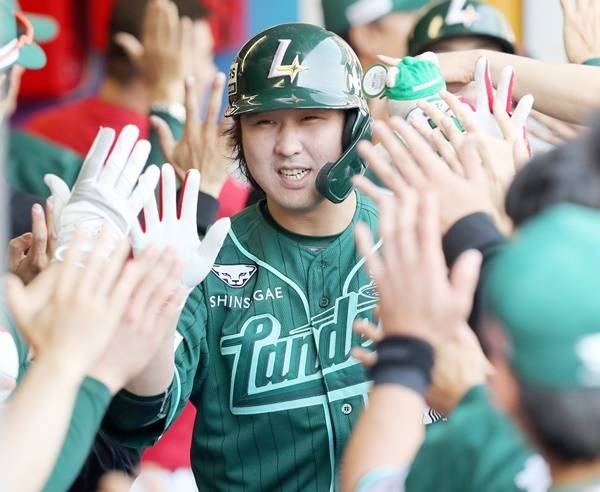 SSG 4회 ‘11점’ 미쳤다! 최정 만루홈런→박지환 첫 3안타→엘리아스 2승…KT에 완승, 장성우 4회 치명적 실책 [MK인천]