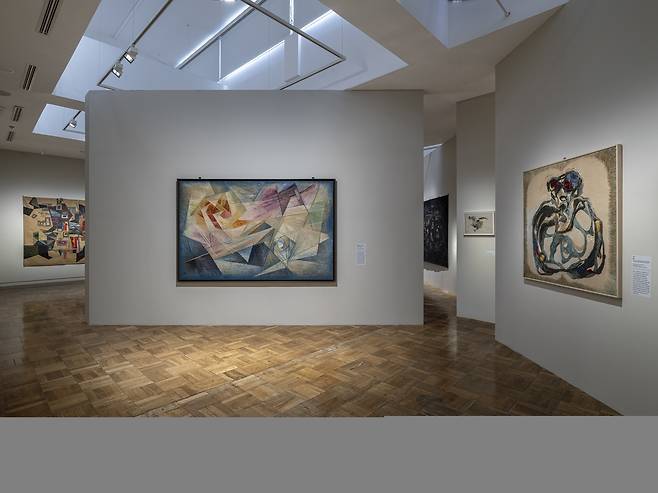 자수 주변부에서 중심부로韓 근현대 자수 태양을 잡으려는 새들展
