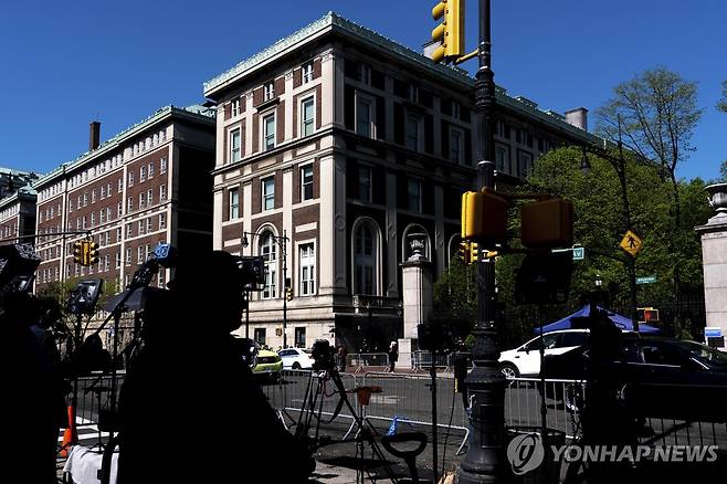 美대학 경찰투입 反戰시위 해산 나서親이·親팔 폭력충돌도