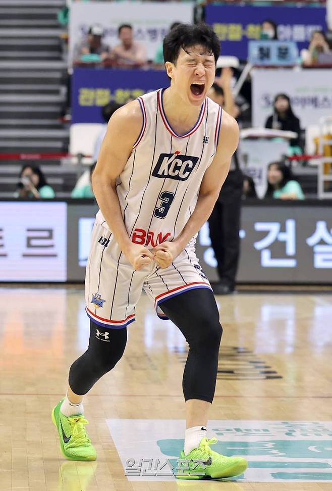 ‘슈퍼팀’ KCC, 13년 만에 챔프전 정상…허웅 21점 맹폭