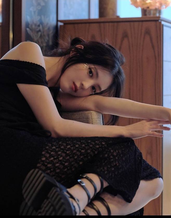 한소희 천상계 미모 또다시 인증오프숄더 원피스 입고 우아하게 스타와 패션