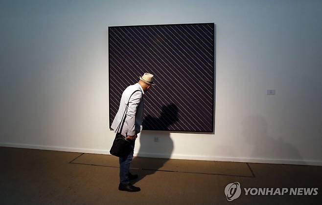 美미니멀리즘 거장 스텔라 별세포스코 앞 고철꽃 유명세종합