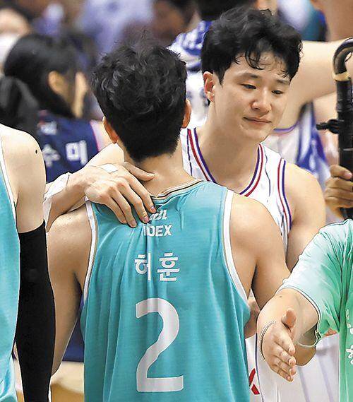 “형만한 아우 없었다”… 허웅의 KCC, 허훈의 KT 넘었다