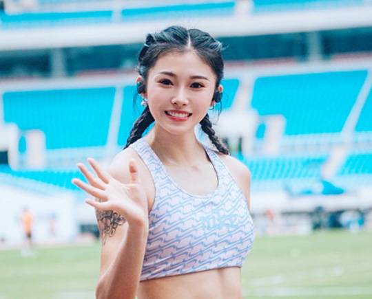 팬들은 외모 아닌 경기 보러 온다”中 미녀 육상스타에 쏟아진 비난