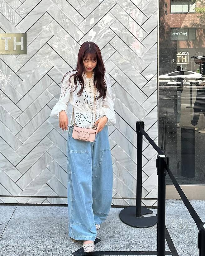 박신혜 흰 블라우스와 청바지 입고 깨발랄 라이프 뉴세이