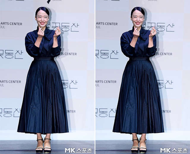 여전히 꽃 눈웃음 작렬하는 여배우의 미모 틀린그림찾기 대본은 내운명