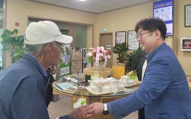 충북 괴산농협 어버이날 맞이 나눔 행사 개최
