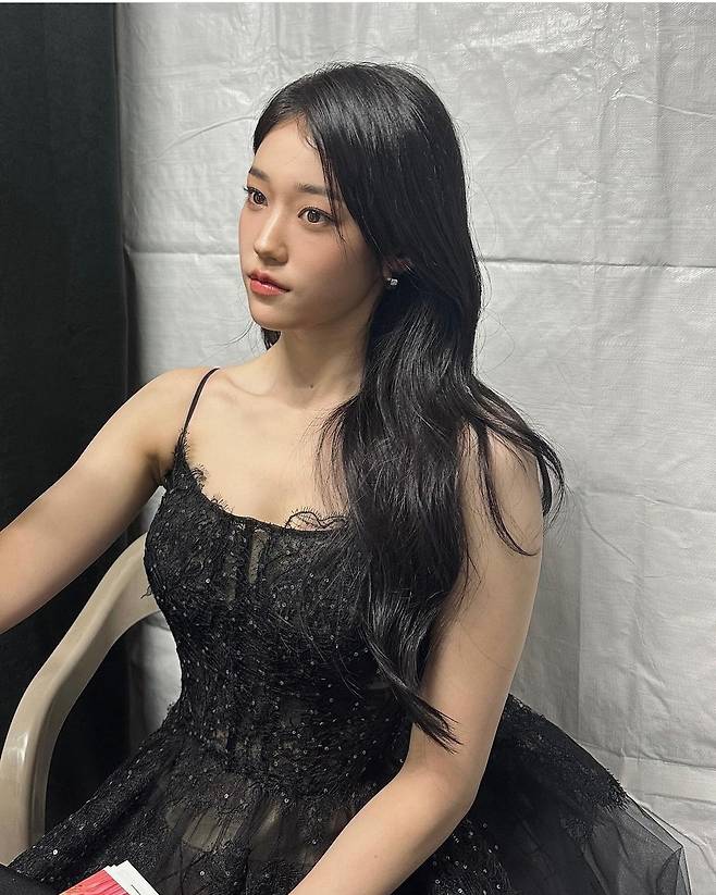 노윤서 영광스러웠던 하루 인형 비주얼 블랙 드레스 패션 스타와 패션