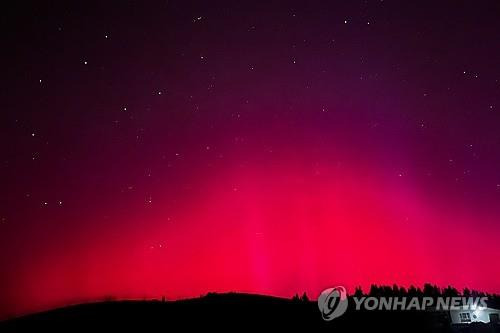 21년만에 최강 태양 폭풍에 세계 곳곳서 오로라