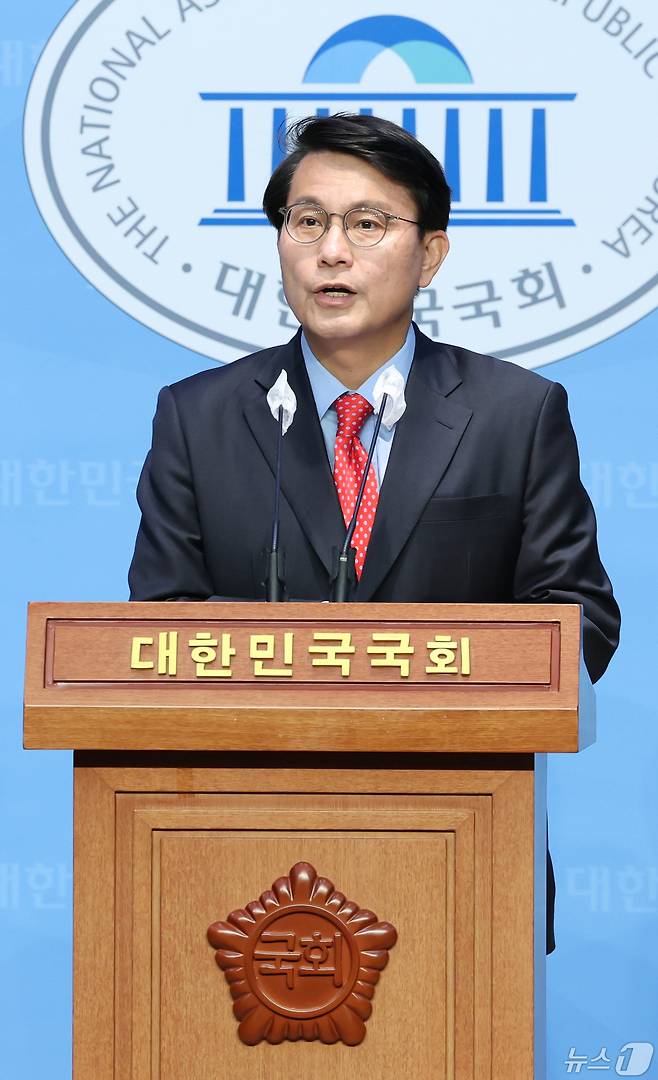 라인야후 사태 관련 기자회견하는 윤상현 의원