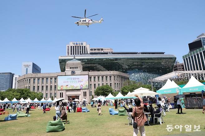 도심 속 건강 축제 ‘2024 서울헬스쇼 개막 청계천 옆 사진관