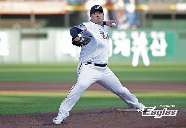 ‘김태연 고마워!’ 110구 뿌린 한화 류현진, NC 상대 6이닝 8K 2실점 쾌투…KBO 통산 101승 요건 달성 [MK대전]