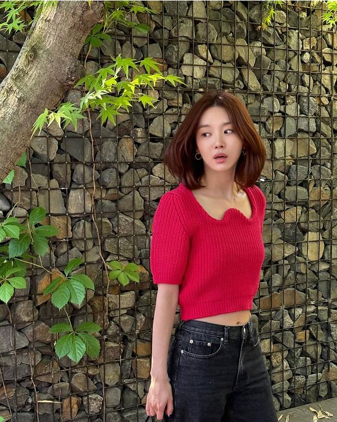장희진 여리여리 한 줌허리 자랑한 니트 크롭 블랙진 패션 스타와 패션