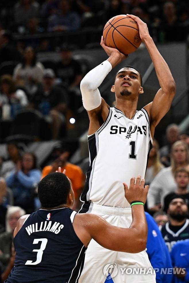 Nba 웸반야마 신인 최초로 올 디펜시브 퍼스트 팀에 선정