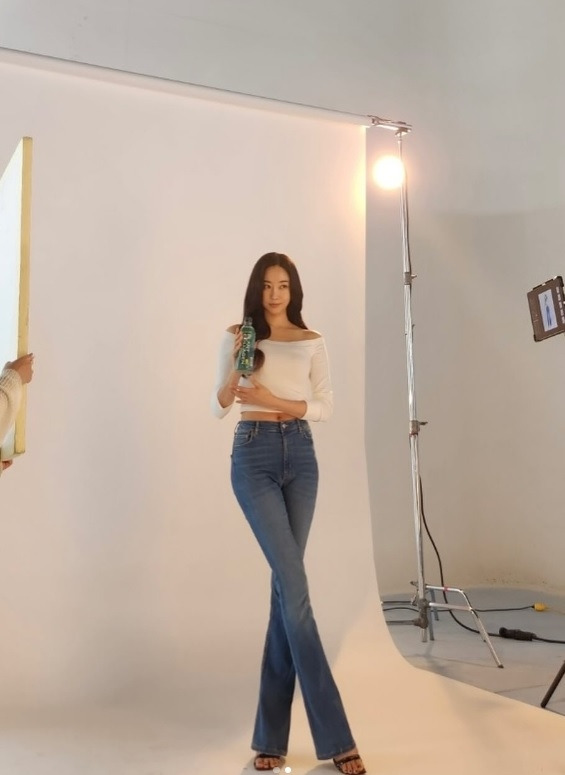 김사랑 비현실적 ‘다리 길이 자랑미코 출신다운 황금 몸매