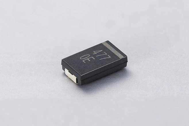 무라타 낮은 Esr 실현한 전도성 고분자 알루미늄 전해 커패시터 상품화