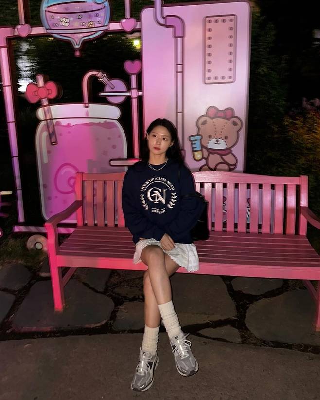 설현 꽃다운 29세 놀이공원서 미니스커트 입고 귀여운 매력 발산 스타와 패션