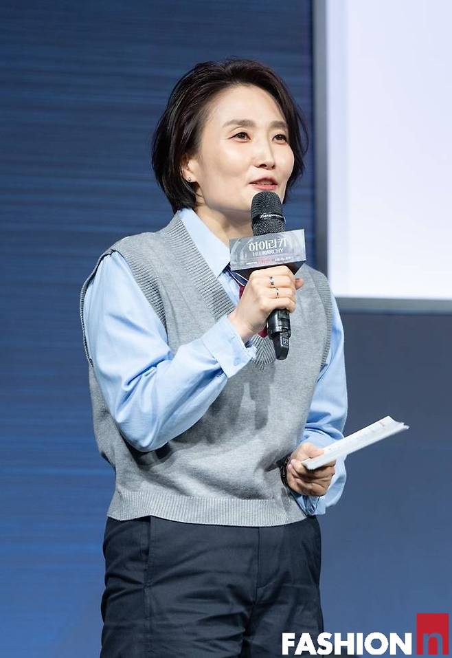 박경림 셔츠와 조끼 조합 클래식한 매력 커리어우먼 Mc룩 패션엔