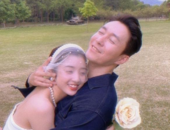46세에 28살 미모의 여친과 깜짝 결혼발표♥한 연예인동안관리법 셀럽뉴스