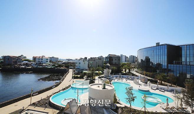 ‘따끈따끈 제주 신상 호텔···이호테우 해변과 특급호텔 수영장 품은 신라스테이 플러스