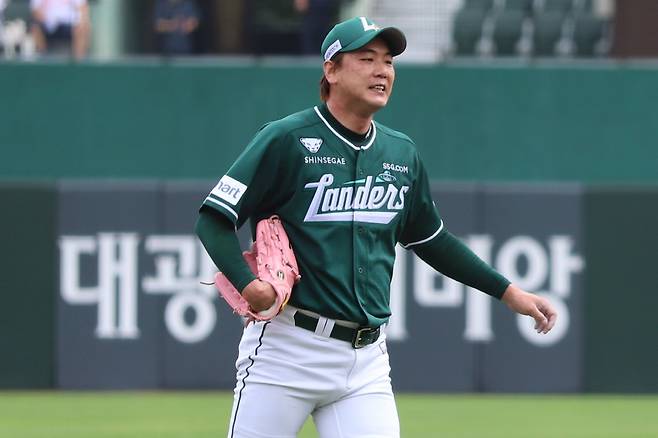 김광현 60일만의 승리→韓통산 다승 3위 박지환 쐐기포 Ssg 롯데에 5 1 완승 부산리뷰