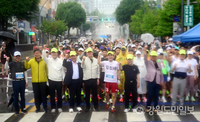 현장컷 강원특자도 출범 1주년 기념 춘천마라톤대회 힘찬 출발