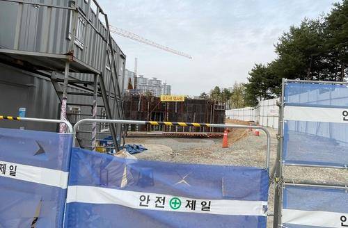 원 하도급사 공사대금 갈등에 파주 복지관 15개월째 공사 중단