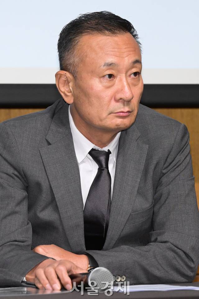 알 수 없는 표정의 김동준 INB100 대표 [SE★포토]