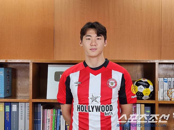 '韓 EPL 1호 센터백 예약' 브렌트포드가 홈 그로운으로 키우는 김지수 "SON-KIM 자랑스런 선배들, 경쟁 치열하지만 꼭 데뷔할 것"