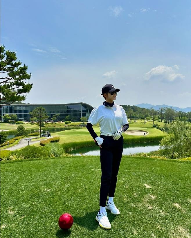 김선아 이윤미와 20년 지기 놀랍다 예쁜 언니들의 블랙앤화이트 깔맞춤 골프복 패션 스타와 패션