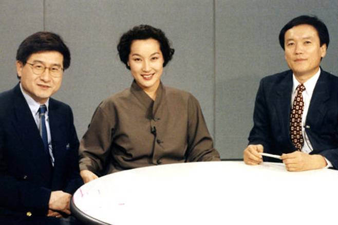 배우인데 실제 8시 뉴스앵커로 발탁되어 10개월 진행하다 잘렸다는 탑배우 스포엔 뉴세이