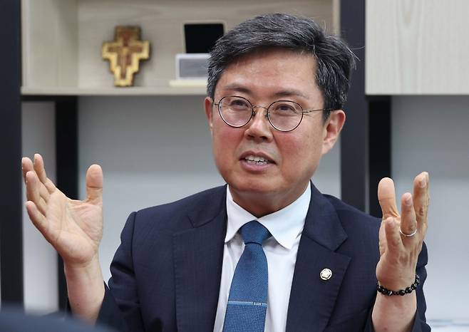기재부 차관 출신 ‘경제통 재정 건전성 달성 가능한 재정 운용 해야” 금배지 원정대
