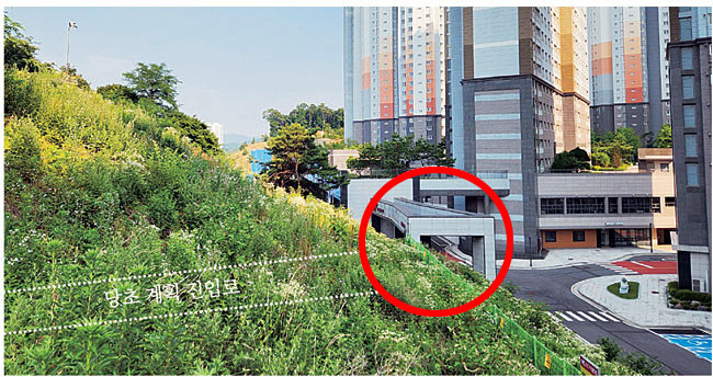 마구잡이식 아파트 승인이 불러온 ‘진입로의 난