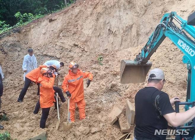 미준공주택 살다가 충북 옥천서 50대 흙더미 묻혀 사망