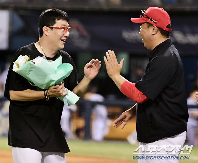 8회 0:2→9회 2:2→10회 5:2. '이것이 KIA의 힘' 꽃감독 "포기하지 않은 선수들 칭찬하지 않을 수 없다."[잠실 코멘트]