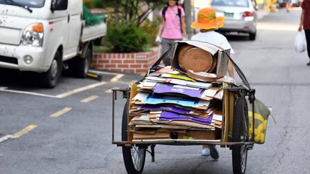1 in 650 Korean seniors pick up cardboard: data