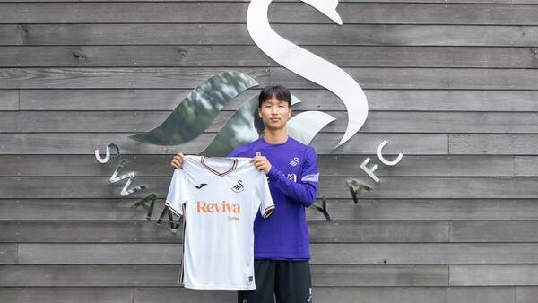 오피셜 기성용이 먼저 연락해서 도와줬다 엄지성 스완지시티 입성4년 계약등번호 10번