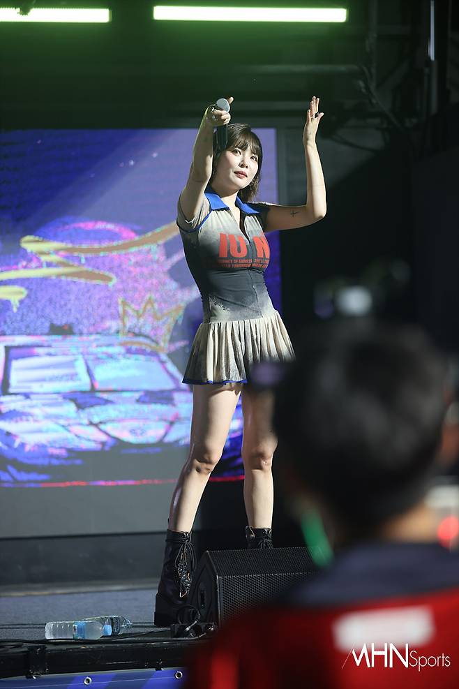 [mhn포토] 현아 '다같이 소리질러~'