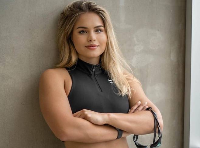 노출 심한 옷 입고 파리 관광… 선수촌 퇴출당한 女 수영선수