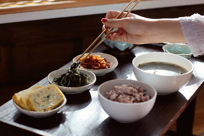 아침에 빵 Vs 밥 Vs 감자 먹었더니가장 나쁜 식단은