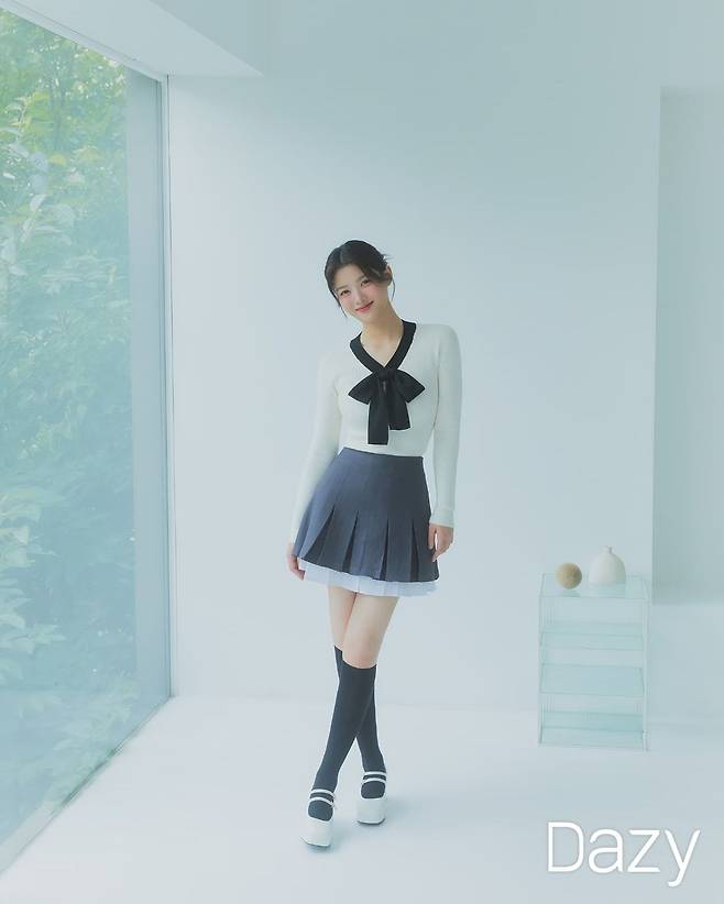김유정 미리보는 러블리한 캐주얼 가을 코디 화보 공개 자켓 청바지 플리츠스커트 라이프업