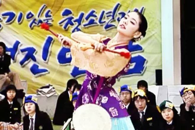 아빠 허락받으려고 도전 골든벨에서 장구 메고 춤추던 여고생 뉴스에이드