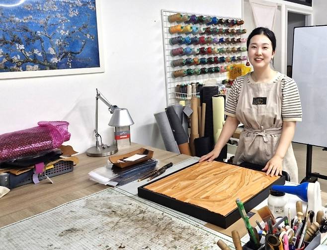예·탐·인 가죽공예 작가 나다영 버린 가죽 예술품으로마법의 손재주1편