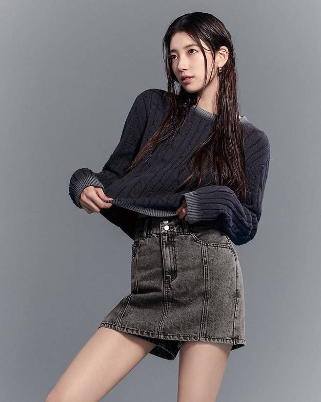 수지 오늘도 빈틈없는 아름다움‥자체발광 데님룩